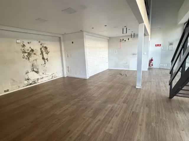 Ótima oportunidade de empreendimento! Loja em Centro comercial muito movimentado