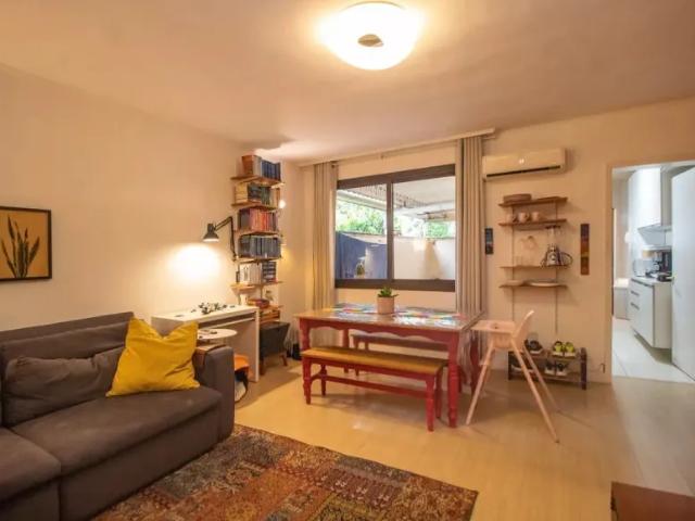 Ótima oportunidade ed. peq. Amplo apto. Fre. 2 dorm. Sacada, terraço e garagem