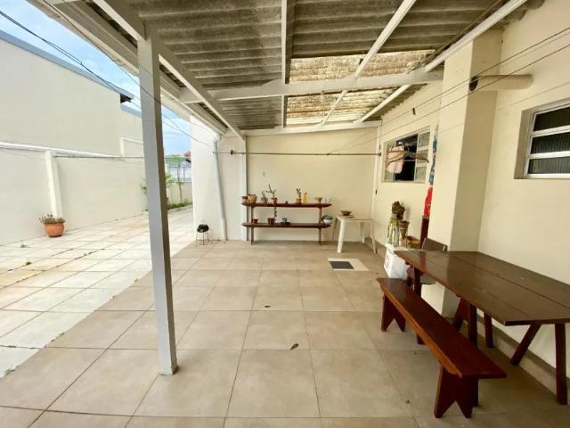 Ótima Casa com vista mar, semimobiliada com 04 suítes em Coqueiros, Florianópolis