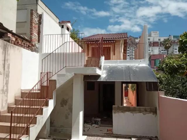 Ótima Casa com 4 Dormitórios no Bairro Cidade Baixa
