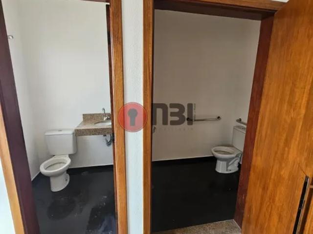 Ótima Casa comercial, 7 salas Aluga se Parque Industrial