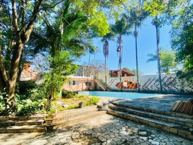 Ótima casa à venda perto da Fernão Dias com 900 metros de terreno!