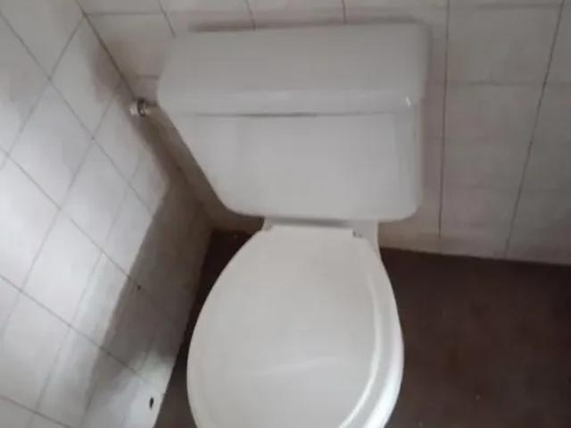 Ótima LOJA com aprox. 30m², de frente para a avenida. Conta c/ 1 banheiro. Próximo à Av. Praia de B