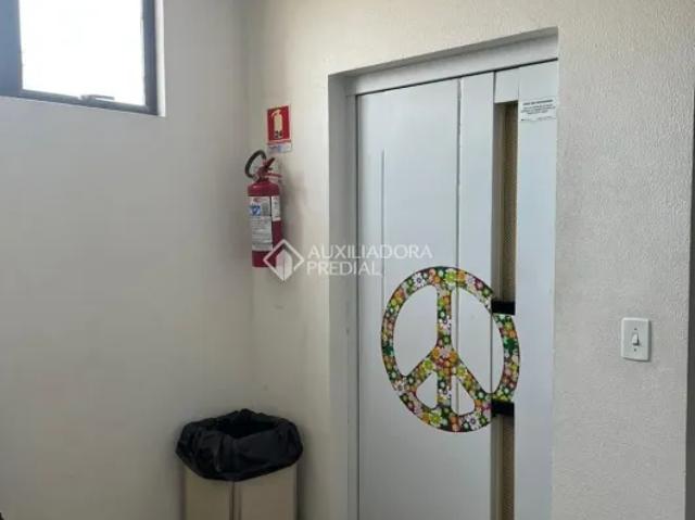 Ótima sala comercial prédio com elevador e portaria