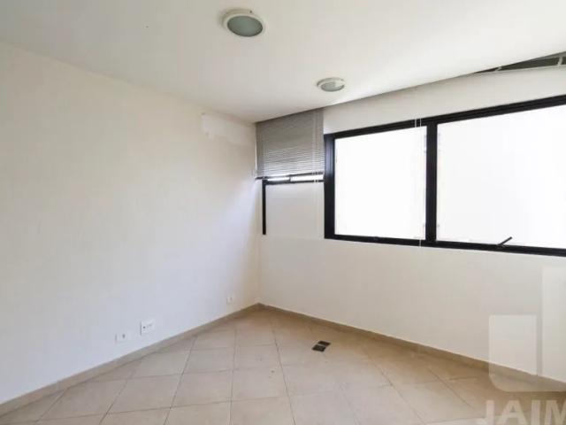 Ótima sala em área nobre com 62 m2 em prédio somente para área de saúde Higienópolis
