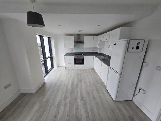 Timbertree Court, Cradley Heath B64, 2 bed flat to rent, £1,000 pcm | PrimeLocation