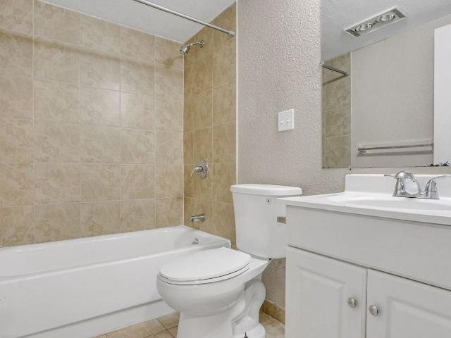 Timber Heights 2 Bedroom Apartment for Rent at 4813 S 252nd Pl, Kent, WA 98032