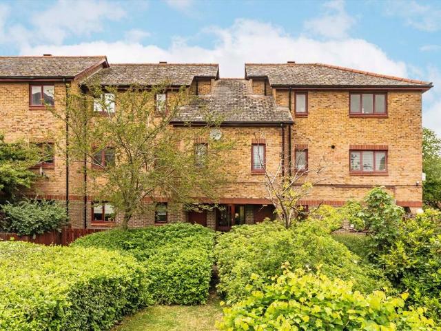 Timber Pond Road, London SE16 1 bed flat to rent £1,700 pcm £392 pw