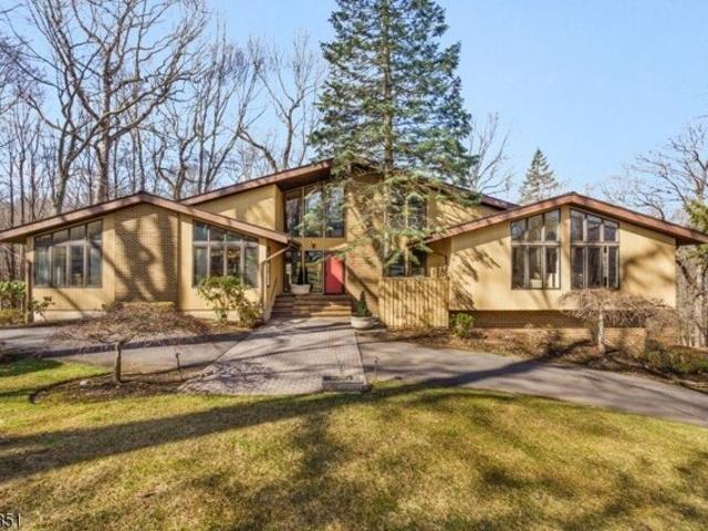 Timber Ridge Dr, Warren Twp, Home For Sale