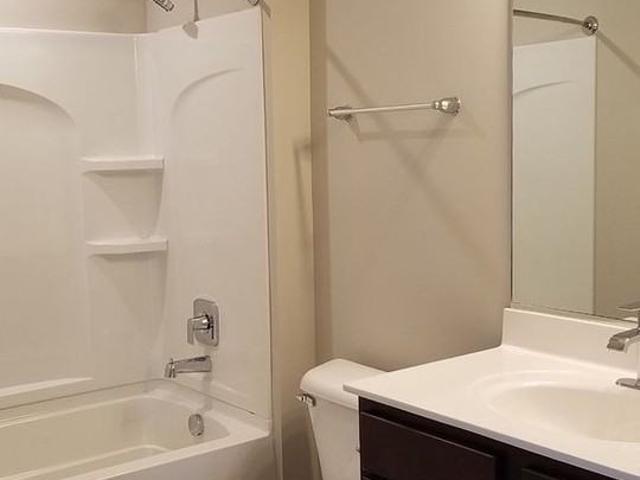 Timber Ridge Estates Building 9 2 Bedroom Apartment for Rent at 4432 4402 4432 Timber Ridge Ct, Joliet, IL 60431 Country Glen