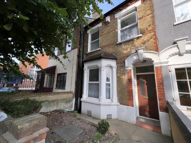 Timbercroft Lane Plumstead SE18 2 bed terraced house to rent £1,850 pcm £427 pw
