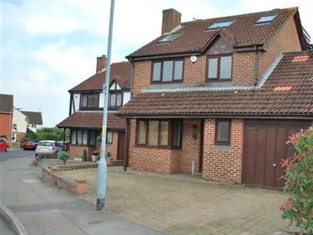 Timberdene Avenue, London, IG6 2LS, United Kingdom | 5 bed house for rent #140226891 | Rentberry