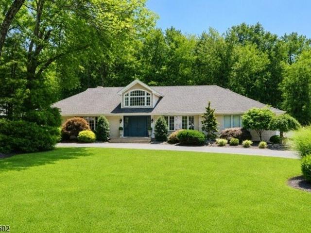 Timberhill Dr, East Hanover, Home For Sale