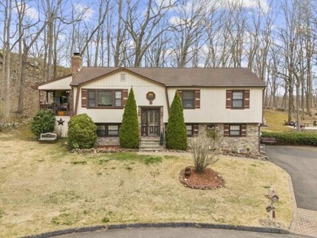 Timberland Dr, East Haven, Home For Sale