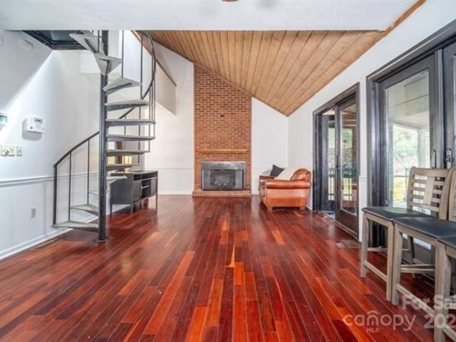 Timberlane Ter, Hickory, Condo For Sale