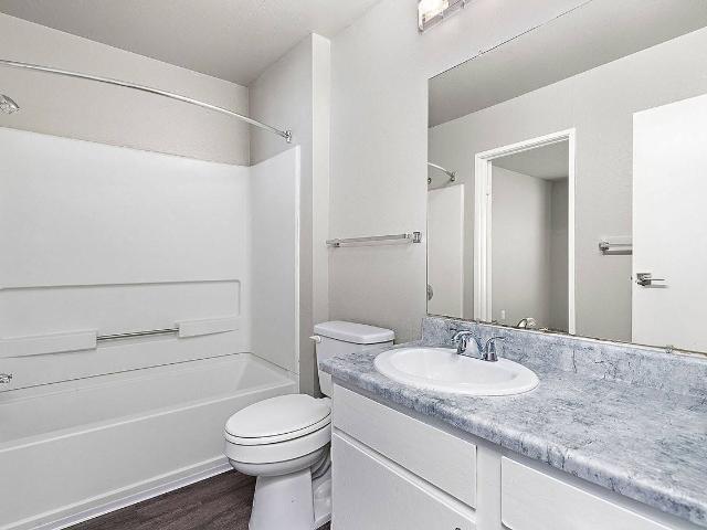 Timberlane Village Apartments 3 Bedroom Apartment for Rent at 8803 Newton Ave, Kansas City, MO 64138 Loma Vista