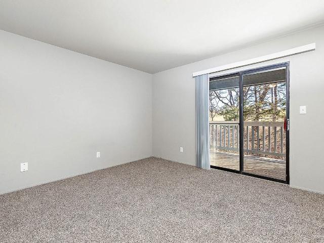 Timberlane Village Apartments 3 Bedroom Apartment for Rent at 8803 Newton Ave, Kansas City, MO 64138 Loma Vista