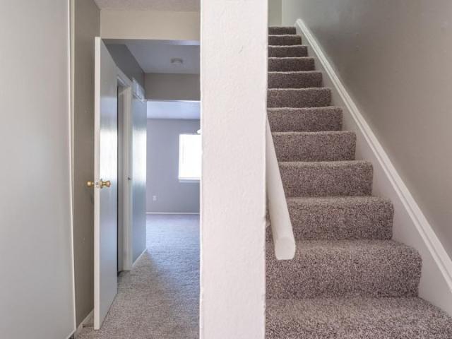 Timberline Apartments and Townhomes 2 Bedroom Apartment for Rent at 616 Ne 38th St, Kansas City, MO 64116 River View