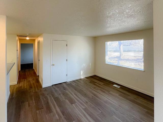 Timeless Charm, Modern Comfort: 2 Bedroom Apartment!