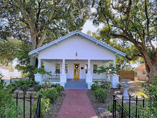 Timeless Home located in the heart of Plant City Historic District