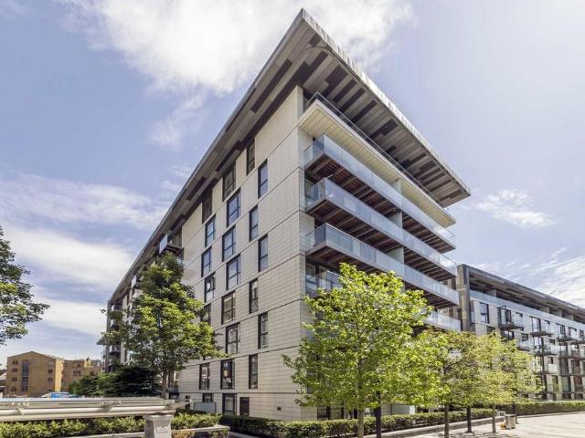 Times Square, London E1 2 bed flat to rent £3,100 pcm £715 pw