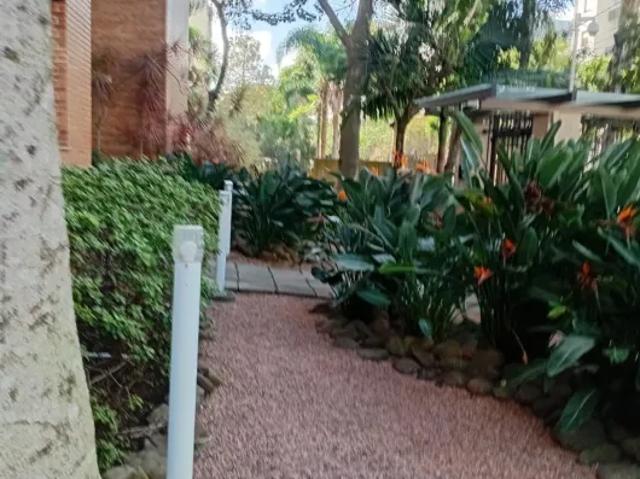 Ótimo apartamento 2 dormitórios, 1 suíte, 1 vaga coberta escriturada na tristeza