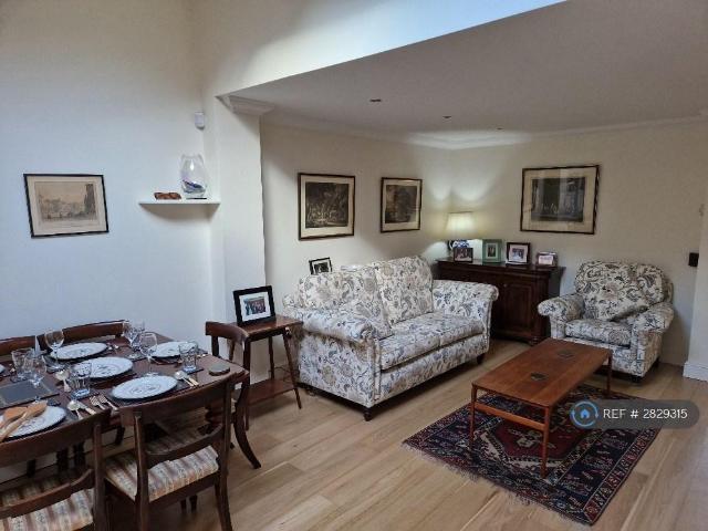 Timothy Close, London, SW4 4 bed semi detached house to rent £5,000 pcm £1,154 pw