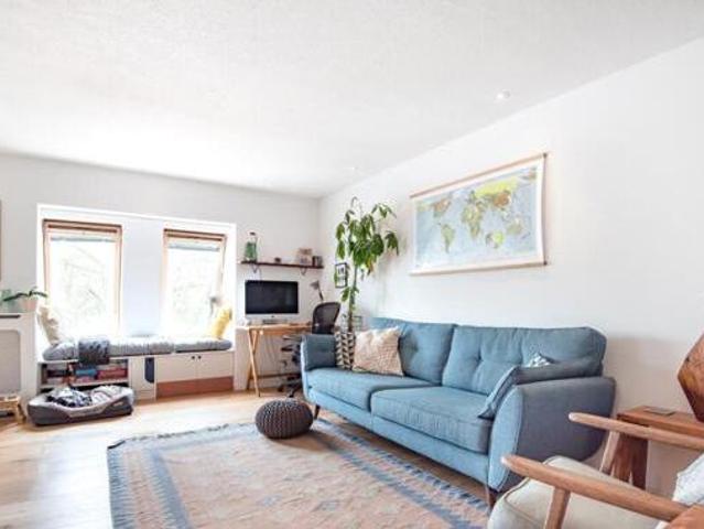 Tintern Close, Wimbledon, 2 Bedroom Flat