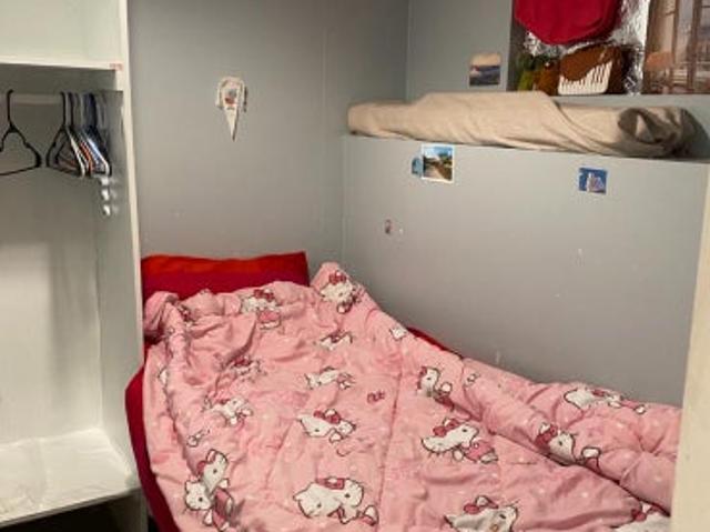 Tiny affordable furnished room woodside $650