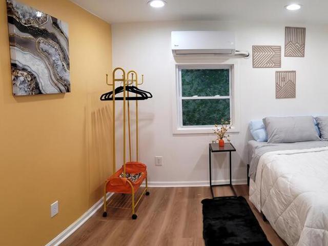 Tiny House Cozy and Sleek, close to everything GROVE Park West Midtown