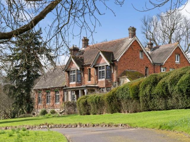 Tinkers Lane Uckfield TN22 7 bed detached house to rent £7,995 pcm £1,845 pw