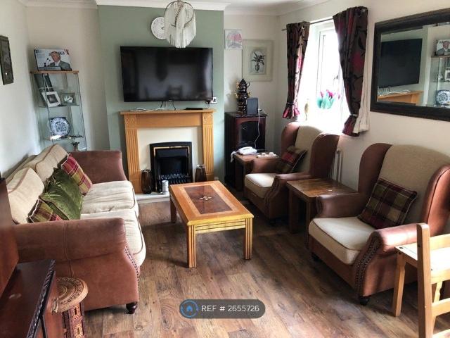 Tinshill Lane, Leeds LS16, 2 bed flat to rent, £900 pcm | PrimeLocation