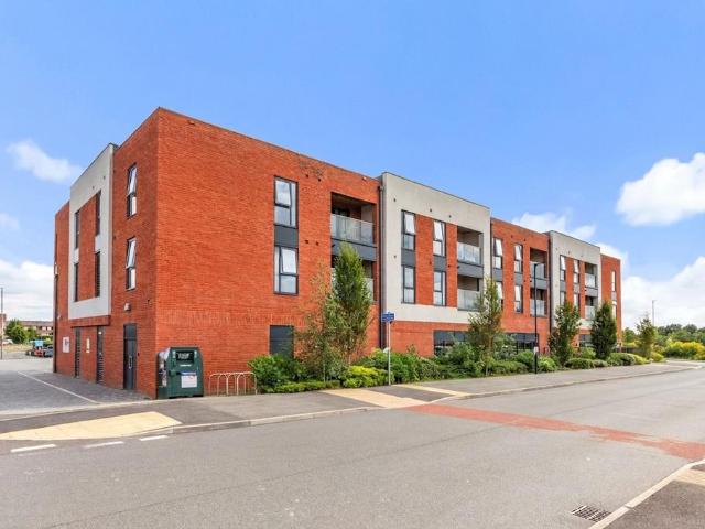 Tibbs Road, Aylesbury HP17 2 bed apartment to rent £1,600 pcm £369 pw