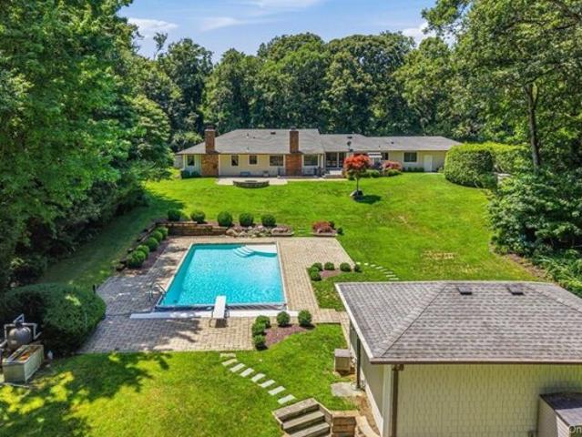 Tiber Rd, Oyster Bay Cove, Home For Sale