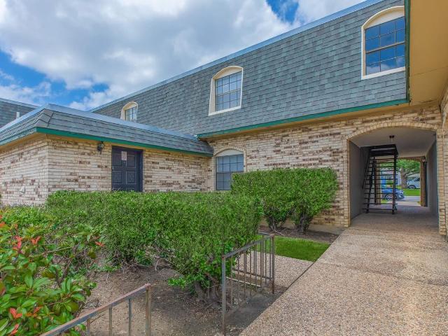 Ticknor Terrace 2 Bedroom Apartment for Rent at 844 E Walnut St, Grapevine, TX 76051