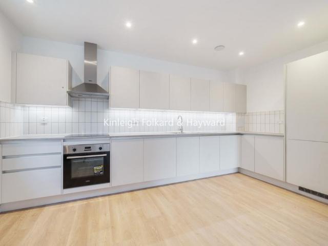 Tide Street, Barking, IG11 3 bed flat to rent £2,400 pcm £554 pw