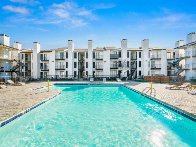 Tides on McCallum South 1 Bedroom Apartment for Rent at 7720 Mccallum Blvd, Dallas, TX 75252