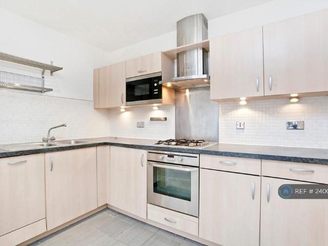 Tideslea Path, London, SE28 2 bed flat to rent £1,799 pcm £415 pw