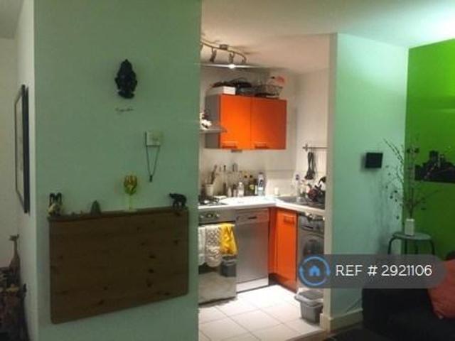 Tideslea Path, London, SE28 2 bed flat to rent £1,850 pcm £427 pw