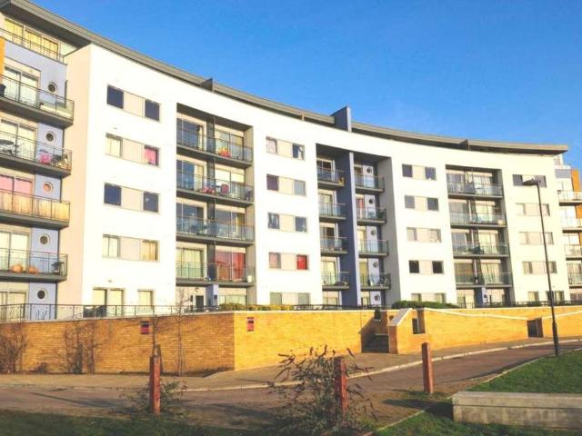 Tideslea Path, Thamesmead West, SE28 0NH 2 bed apartment to rent £1,750 pcm £404 pw