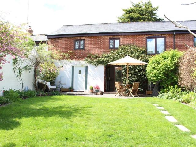 Tidmarsh Lane Tidmarsh RG8 4 bed barn to rent £2,400 pcm £554 pw