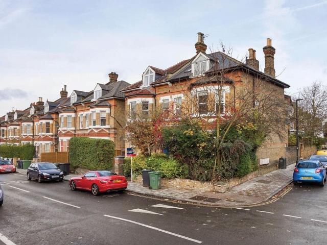 Tierney Road, Clapham Park, London, SW2 2 bed flat to rent £2,500 pcm £577 pw