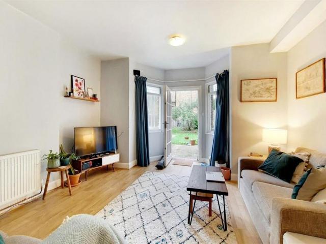 Tierney Road, London SW2 1 bed flat to rent £1,850 pcm £427 pw