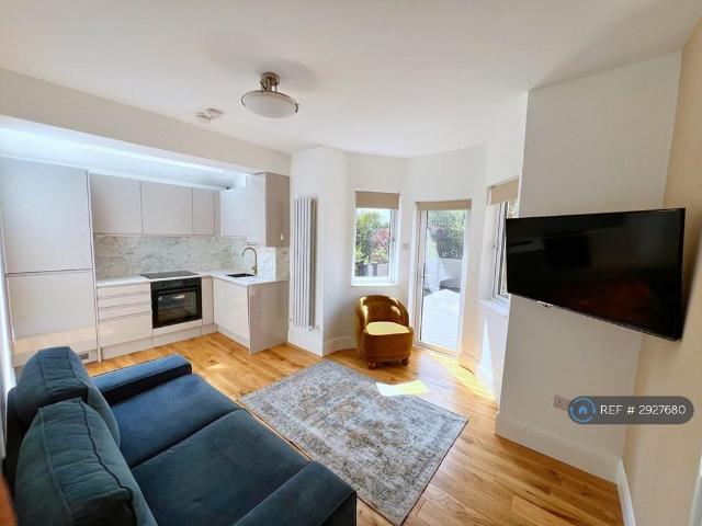 Tierney Road, London, SW2 2 bed flat to rent £2,495 pcm £576 pw