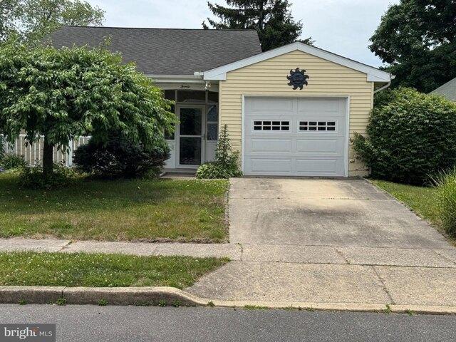 Tifani Ln, Southampton, Home For Sale