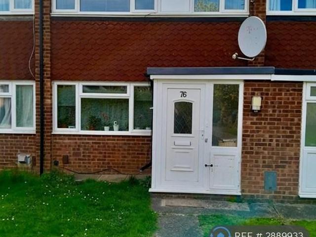 Tiffany Close, Bletchley, Milton. 3 bed terraced house to rent £1,525 pcm £352 pw