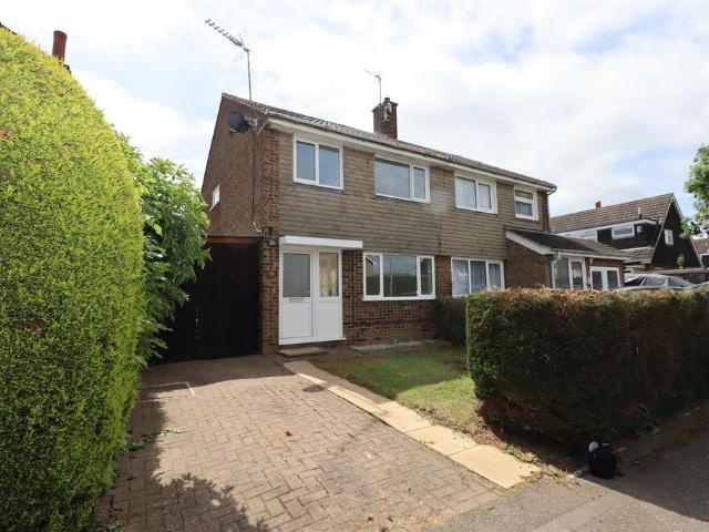 Tiffany Close, Bletchley, Milton Keynes 3 bed house to rent £1,550 pcm £358 pw