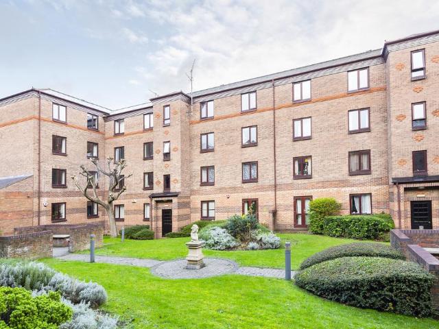 Tiffany Court, Redcliff Mead Lane, BS1 1 bed flat to rent £1,095 pcm £253 pw