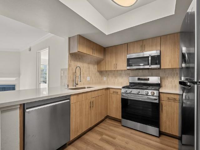 Tiffany Court 1 Bedroom Apartment for Rent at 616 Masselin Ave, Los Angeles, CA 90036 Mid City West
