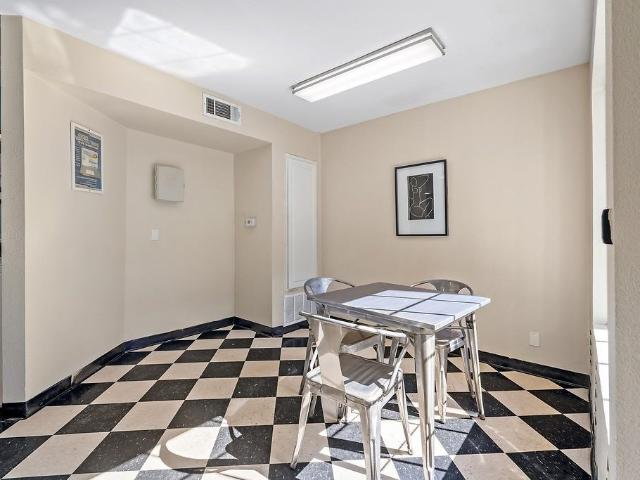 Tiffany Court 1 Bedroom Apartment for Rent at 616 Masselin Ave, Los Angeles, CA 90036 Mid City West